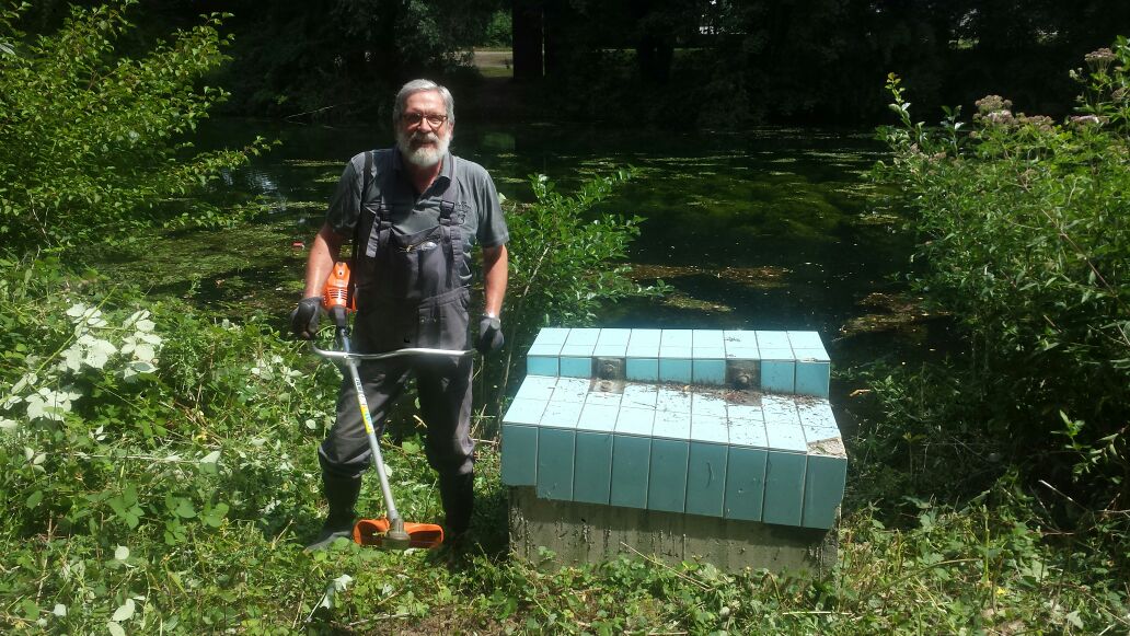 Mitglieder von Repelen Aktiv reinigen ehrenamtlich im Park! - Repelen ...